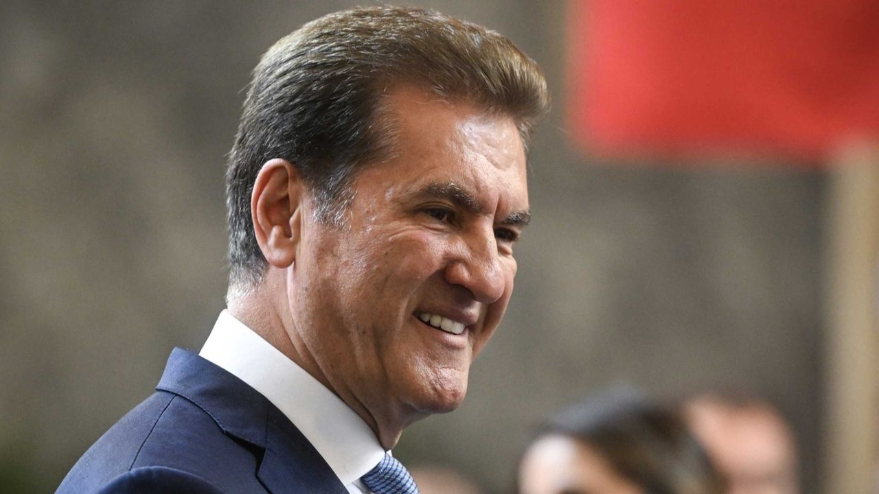 CHP milletvekili Mustafa Sarıgül'ün gömleği sosyal medyada olay oldu