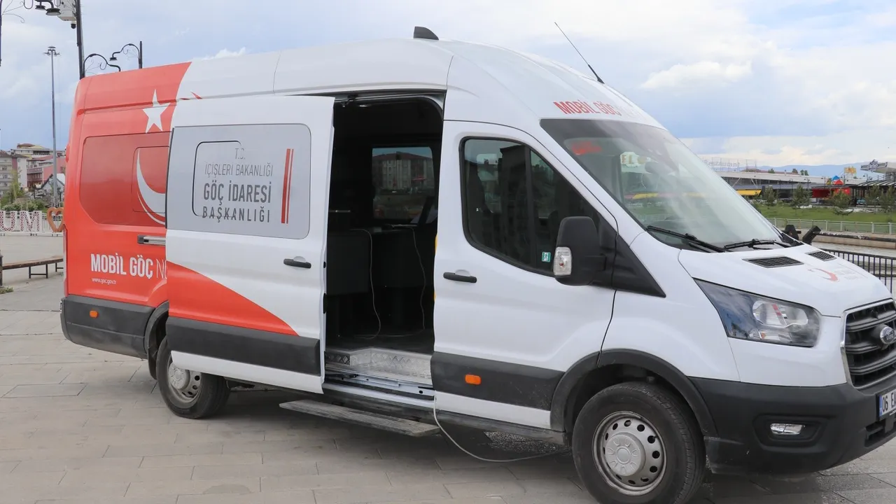 Ağrı Valisi mobil göç noktası aracını duyurdu: Düzensiz göçmenler ...