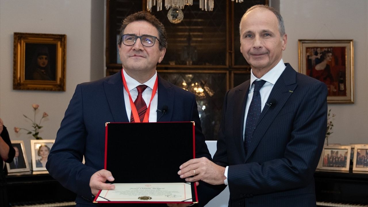 Besteci Hasan Uçarsu'ya Sevda-Cenap And Müzik Vakfı Onur Ödülü Verildi