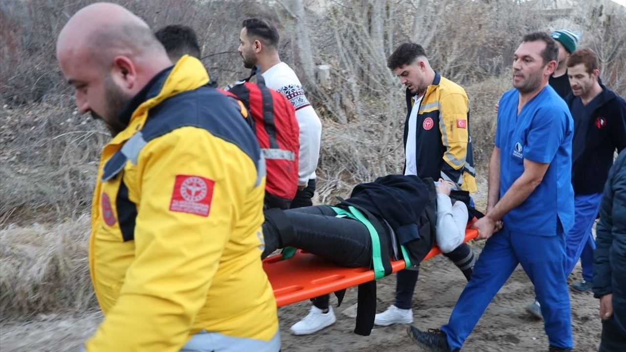 Kapadokya'da Yürüyüş Yapan Rus Turist Peribacalarına Düştü Kapadokya'da Yürüyüş Yapan Rus Turist Peribacalarına Düştü
