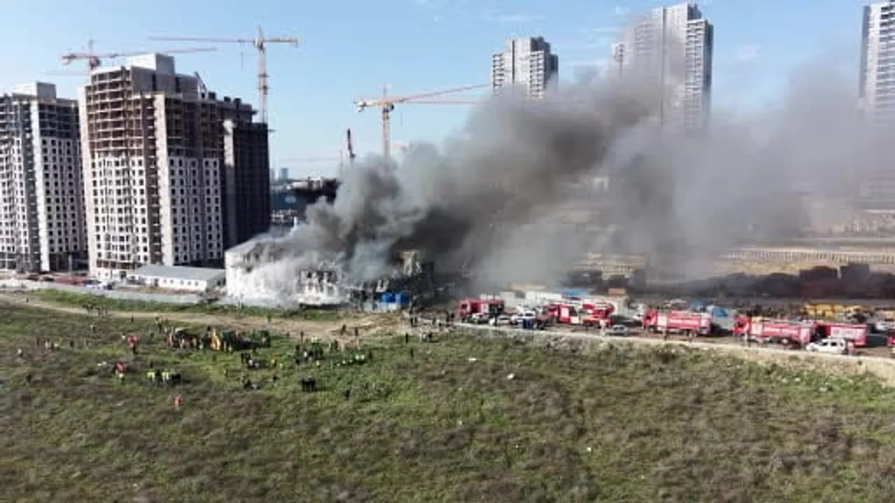 Esenyurt’ta 3 katlı, 400 metrekare işçi konteynerinde yangın kontrol ...