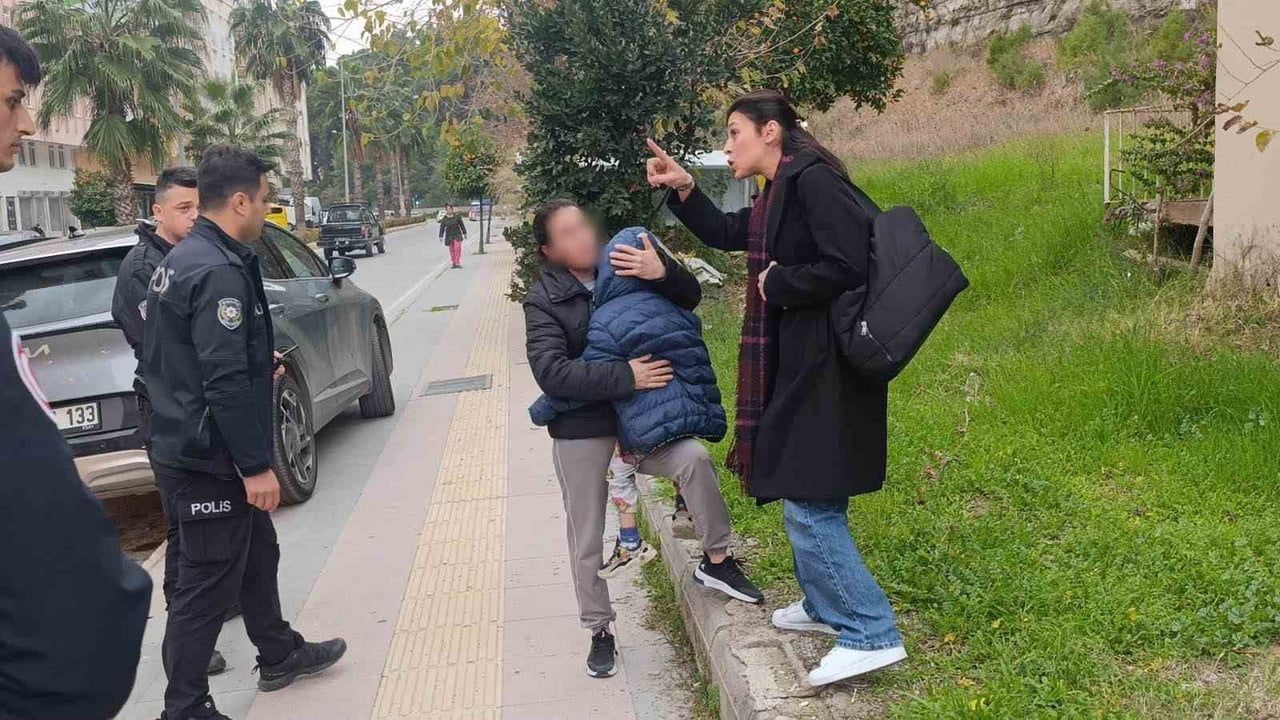 Manavgat’ta balkonda mahsur kalan çocuk komşuların ihbarıyla kurtarıldı