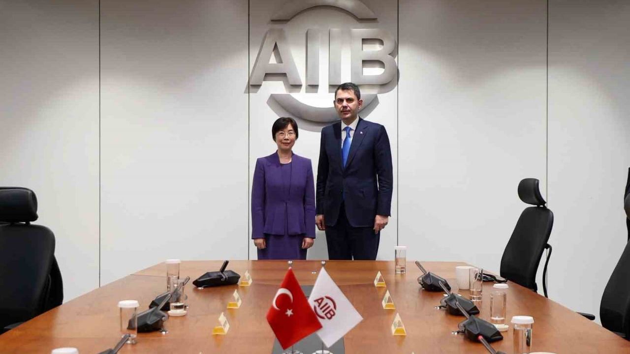 Bakan Kurum Pekin'de Yenilenebilir Enerji ve Altyapı İş Birliğini Görüştü