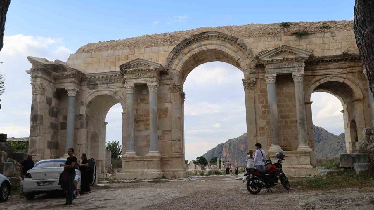 Anavarza Antik Kenti, UNESCO geçici listesinde ziyaretçilerini ağırlıyor