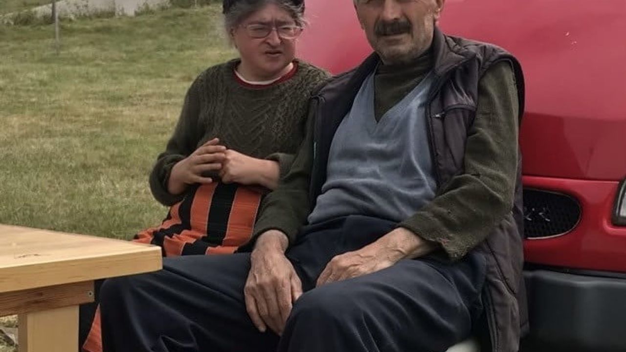 Ayağında kara lastik, elinde baston: eşi ve oğlunun mezarını her gün ...