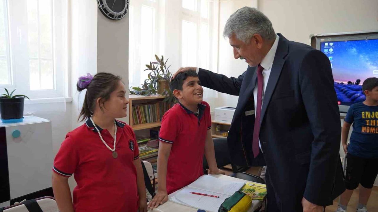 Başkan Hallaç’tan özel öğrencilere anlamlı ziyaret