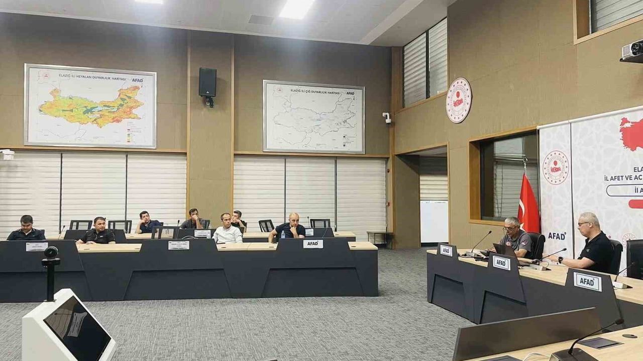 Elazığ'da AFAD ve güvenlik birimlerine yönelik arama-kurtarma ve trafik ...