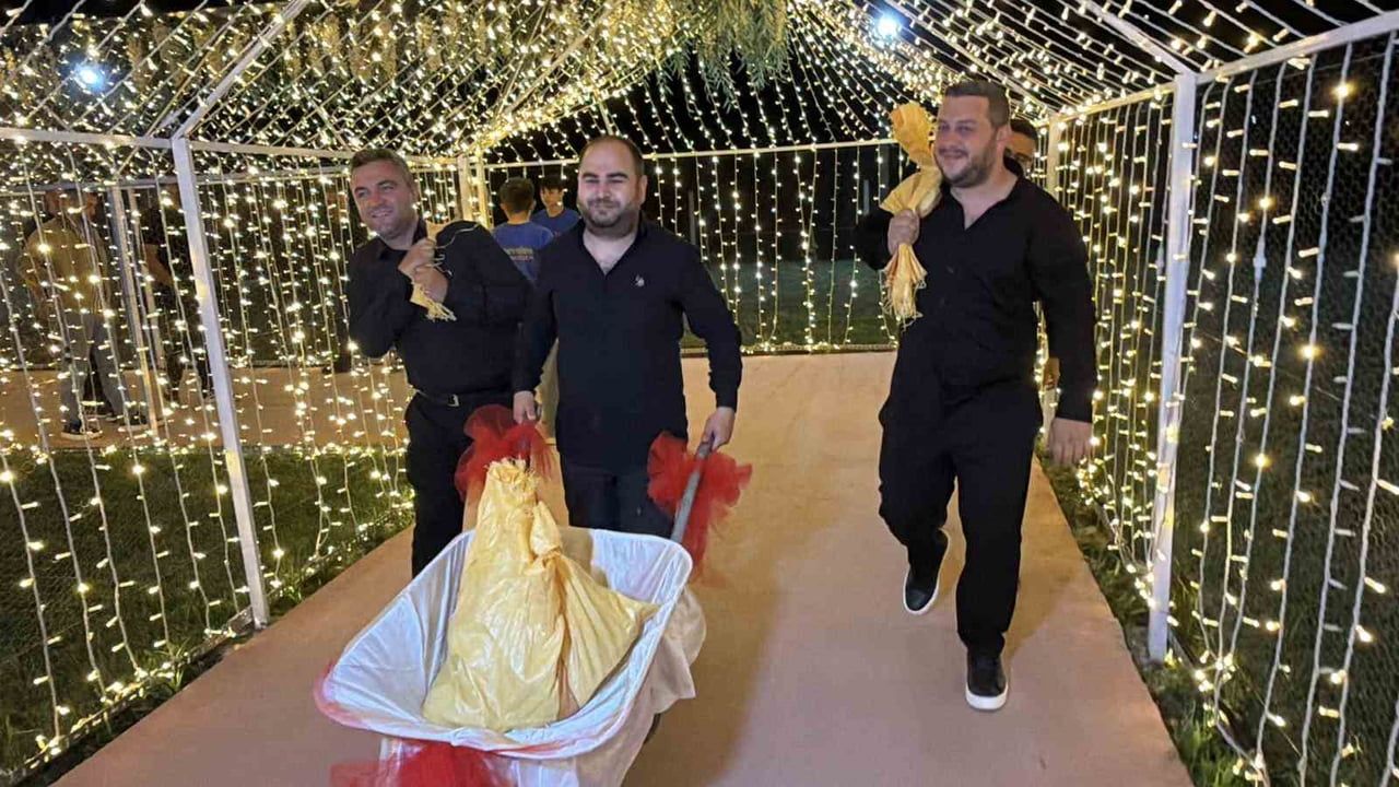 Erbaa'da damadın arkadaşlarından 10 bin TL'lik madeni para sürprizi