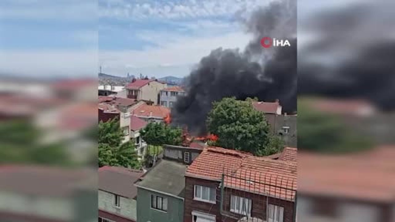 Fatih Balat'ta otomobil tamirhanesinde yangın: dumanlar gökyüzünü kapladı