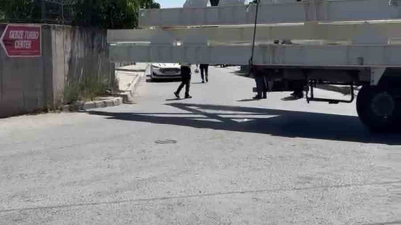 Gebze'de tır dorsesi ile bahçe duvarı arasında kalan 16 yaşındaki yaya ...
