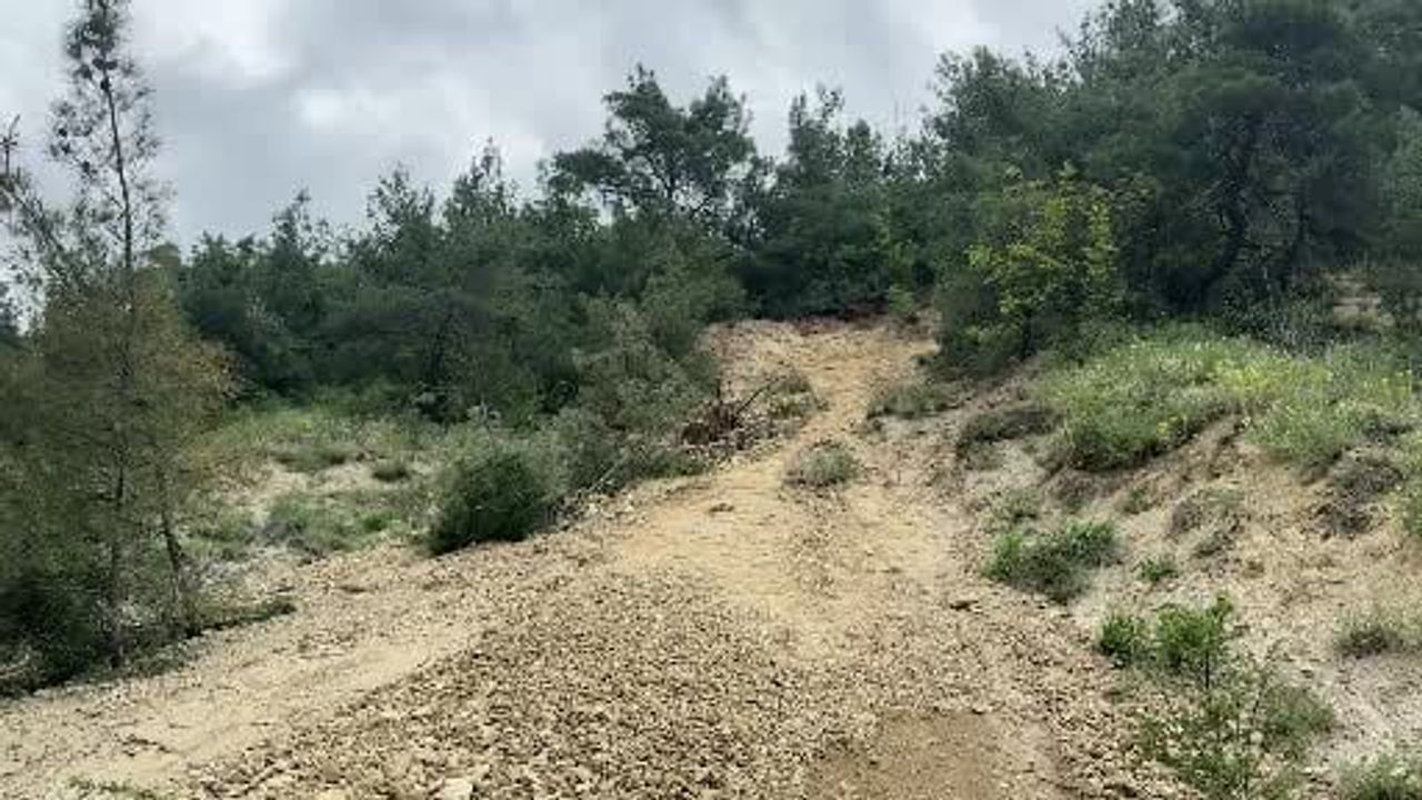 Karabük’te heyelanda kaya parçalarının isabet ettiği ev hasar gördü