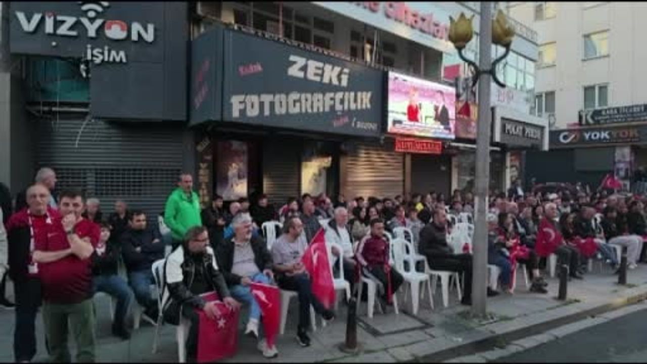 Kartal'da milli maç heyecanı sabahın ilk ışıklarıyla başladı