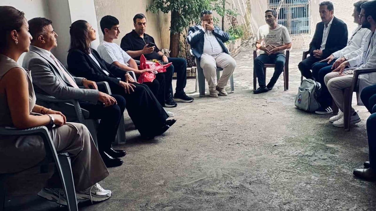 MEB Genel Müdürü Durna, Siverek’te saldırıdan etkilenen öğrenci ve ...