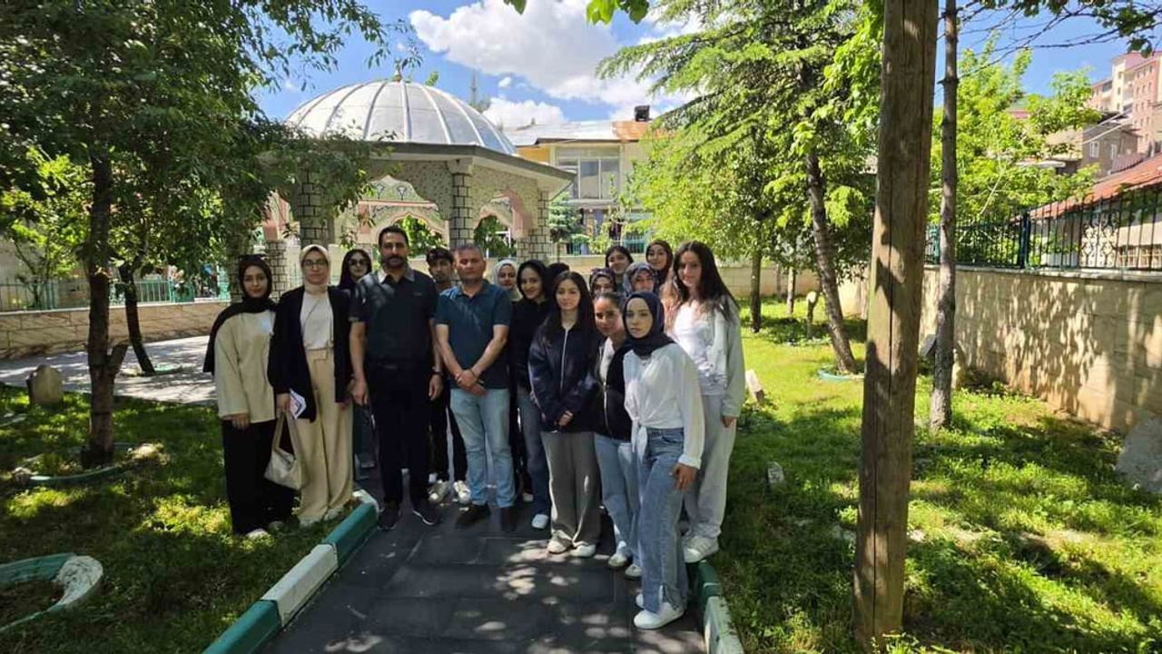 Muş'ta 'Tarihin İzinde Bir Mekan Bir İnsan' Projesiyle Öğrenciler ...