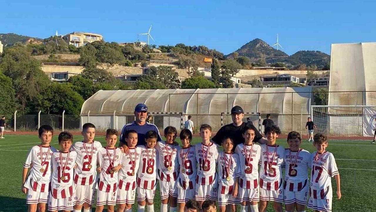 Ortakent Yahşi SK U11 takımı namağlup şampiyon oldu