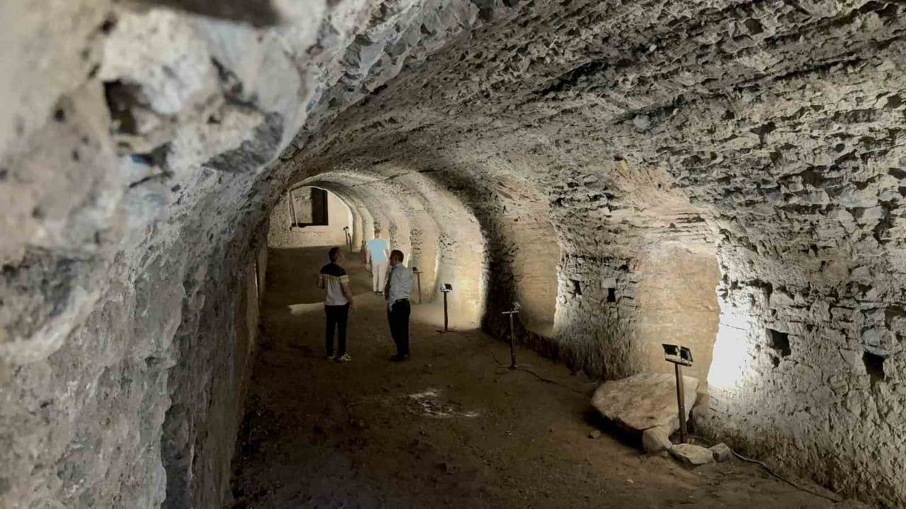 Roma arsenali Niksar'da yaklaşık bin 800 yıllık depo olarak gün yüzüne ...