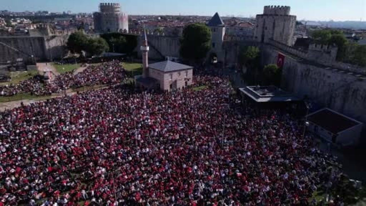 Yedikule Hisarı'nda milli maç coşkusu