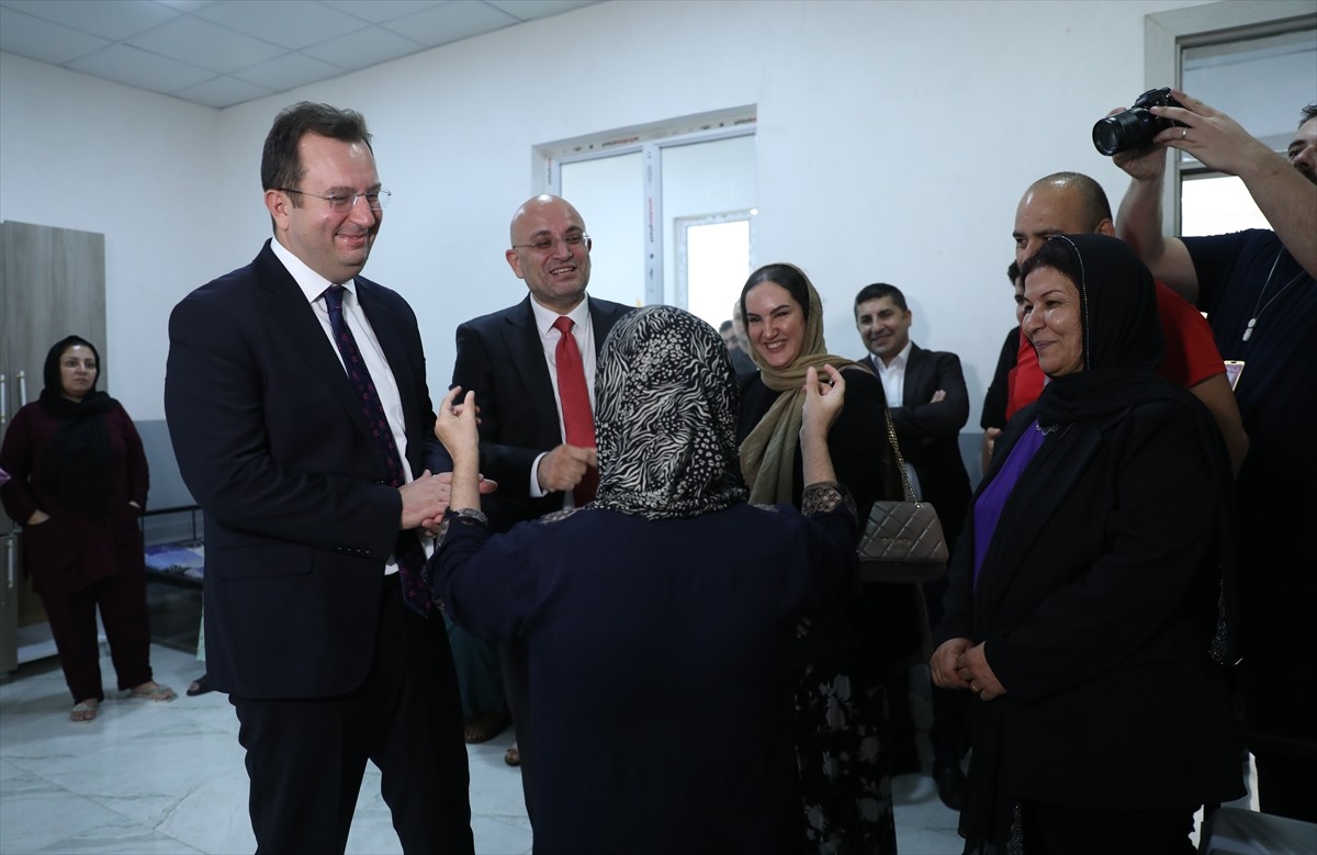 Erbil Başkonsolosu Topçu, Garibi Türkmen Kız Lisesi'ni Ziyaret Etti