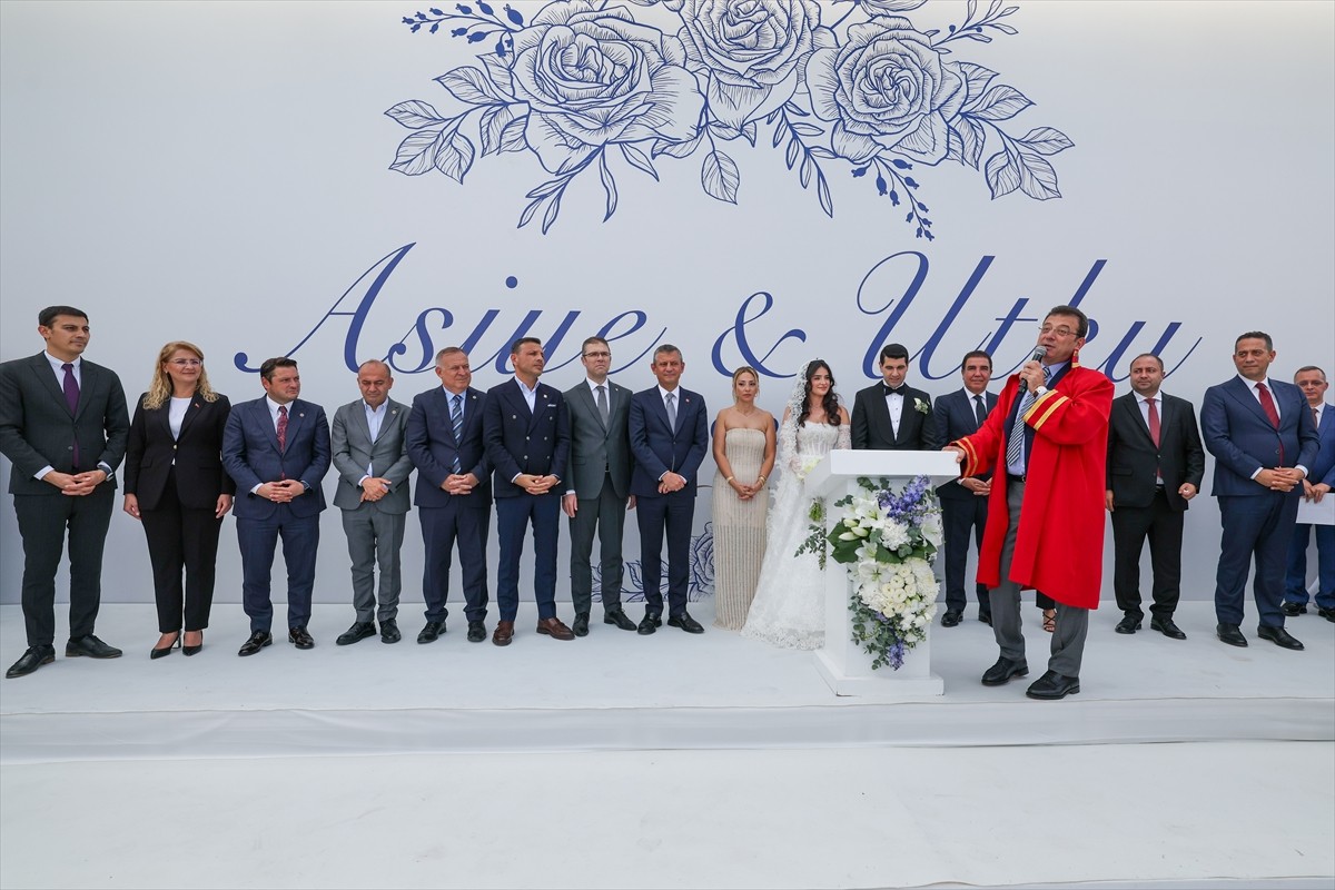 CHP Genel Başkanı Özgür Özel, Nikah Şahideliği Yaptı