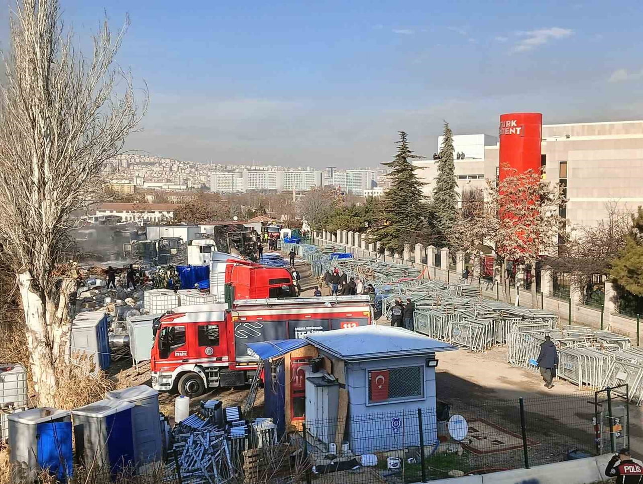 Ankara'da Emniyet Yediemin Otoparkı'nda alkol yüklü tırlarda yangın