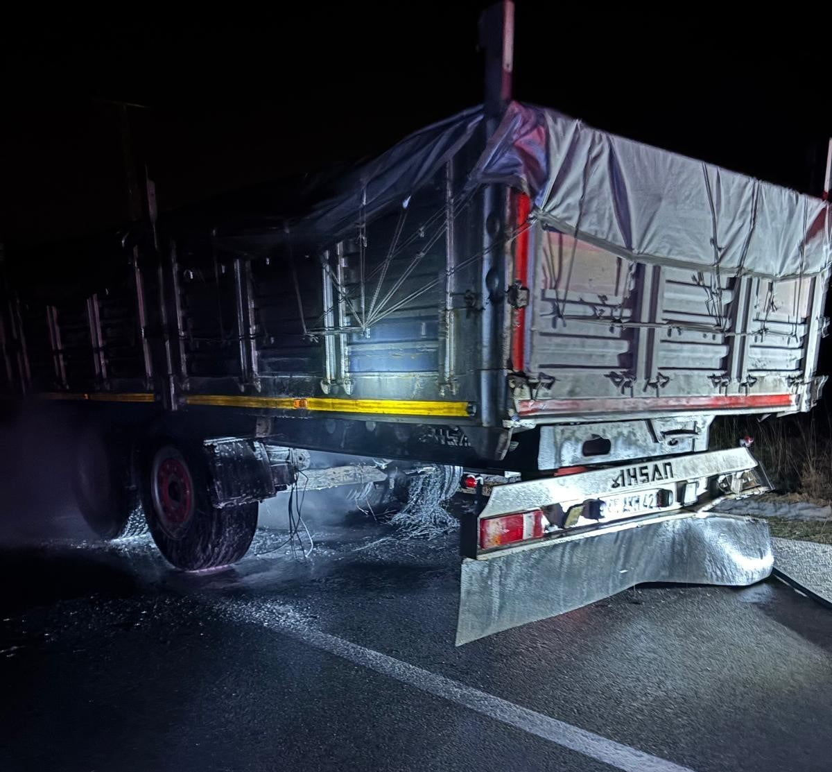 Malatya Akçadağ'da amonyum nitrat yüklü tırda çıkan yangın söndürüldü