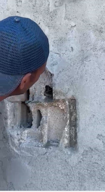 Kars’ta sıva altından gelen ses yaşam kurtardı: usta duvarı kırarak kuş ...