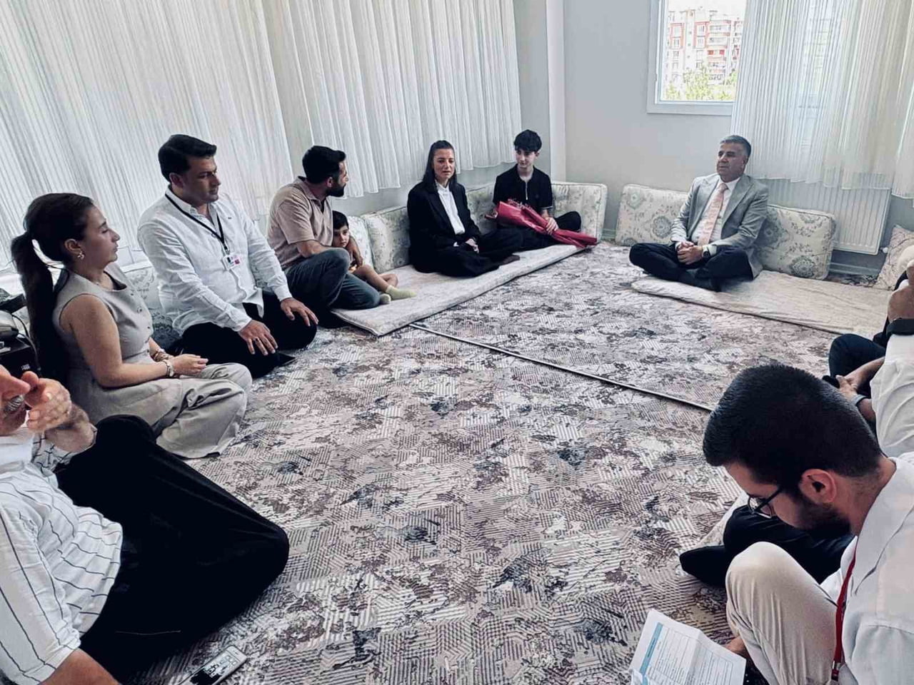 MEB Genel Müdürü Durna, Siverek’te saldırıdan etkilenen öğrenci ve ...