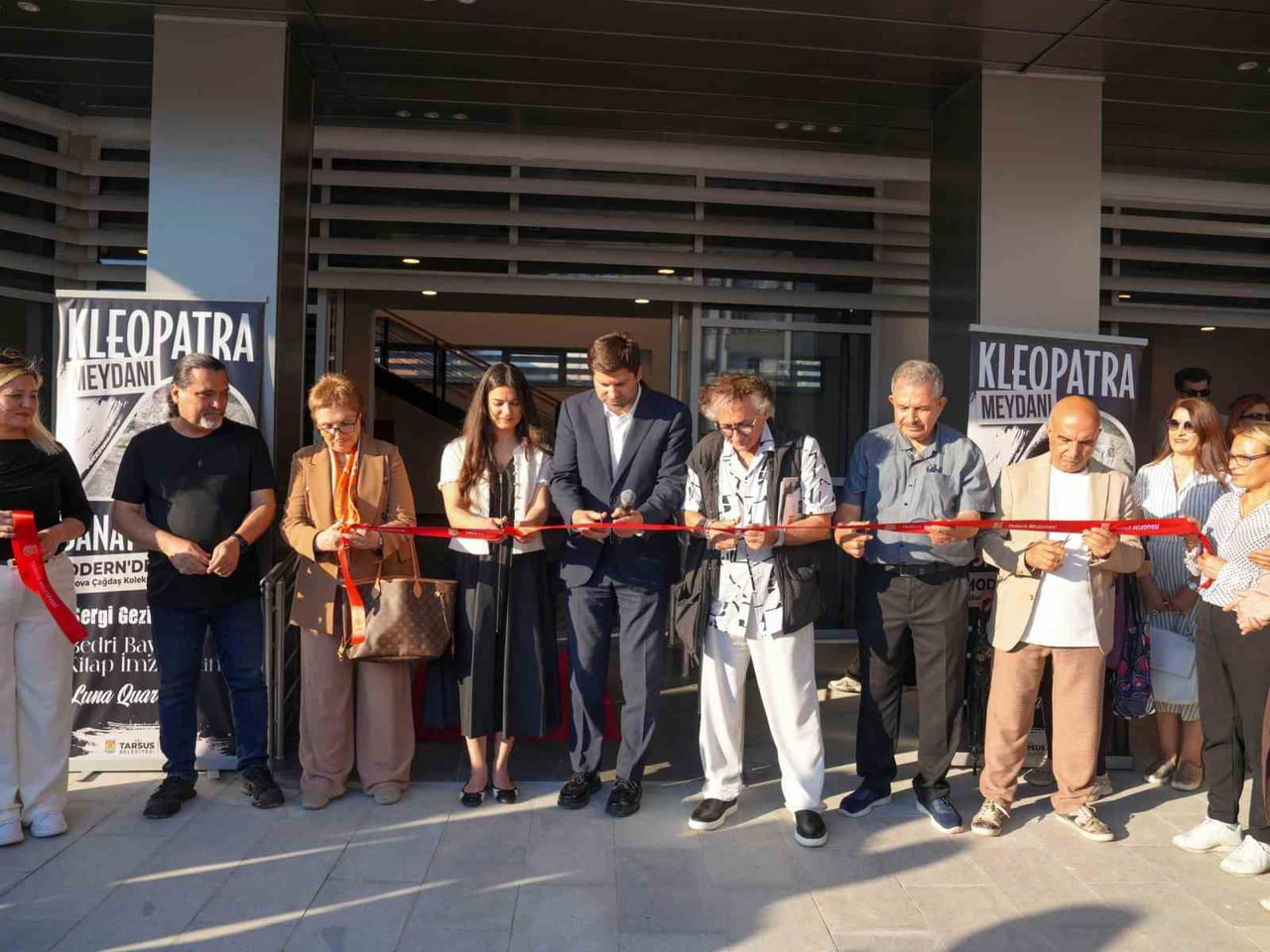 Tarsus’ta Kleopatra Meydanı ve Tarsus Belediyesi Sanat Galerisi törenle ...